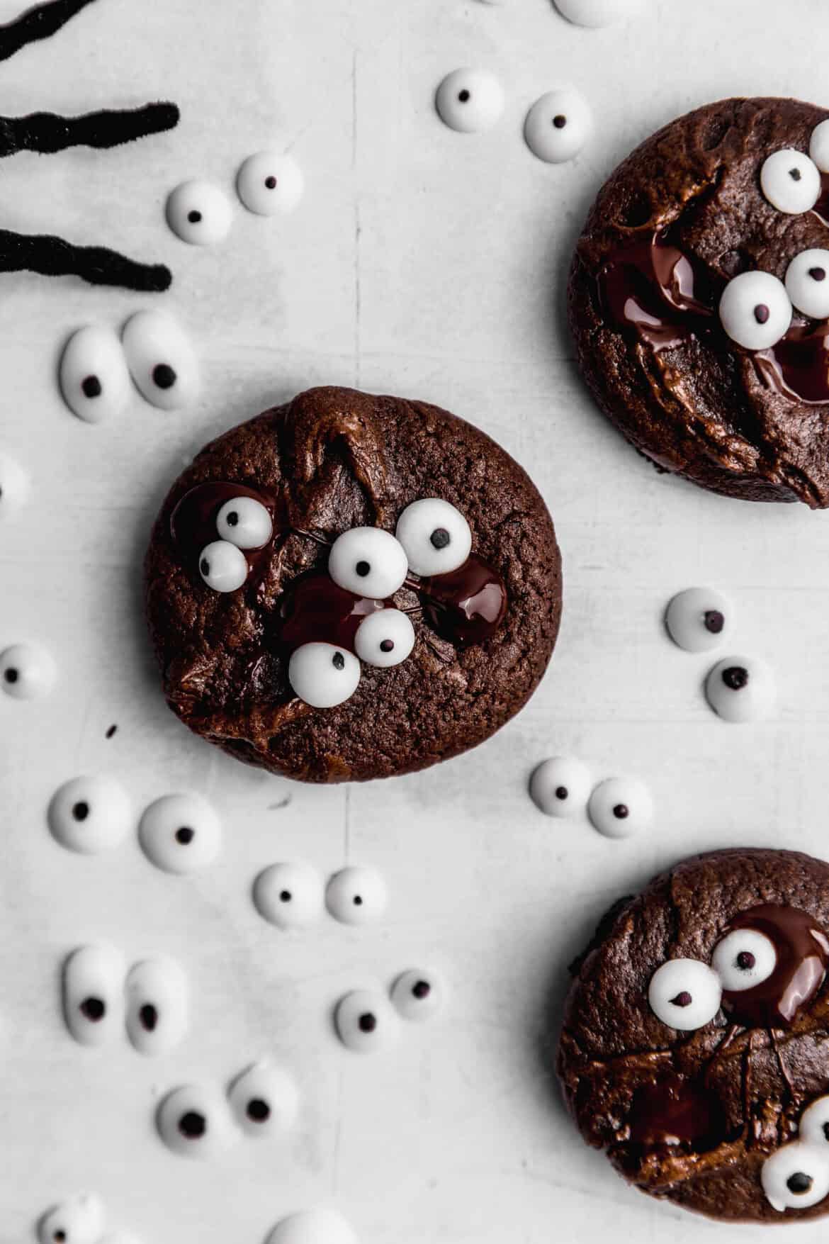 Royal icing eyes for Halloween | Cravings Journal