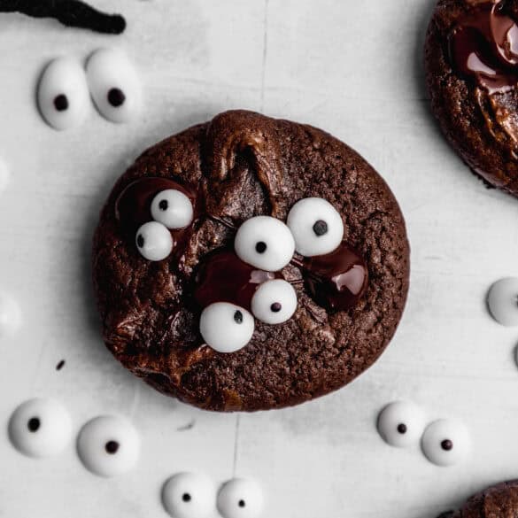 Royal icing eyes for Halloween | Cravings Journal