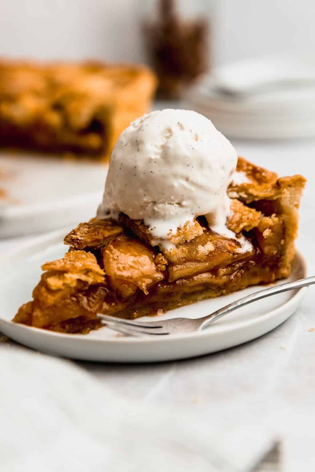Apple Pie à la Mode (Apple Pie with Ice Cream Recipe) | Cravings Journal